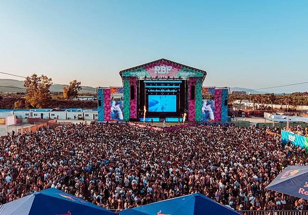 El Reggaeton Beach Festival da comienzo a su gira 2023 con un éxito rotundo | Las Provincias